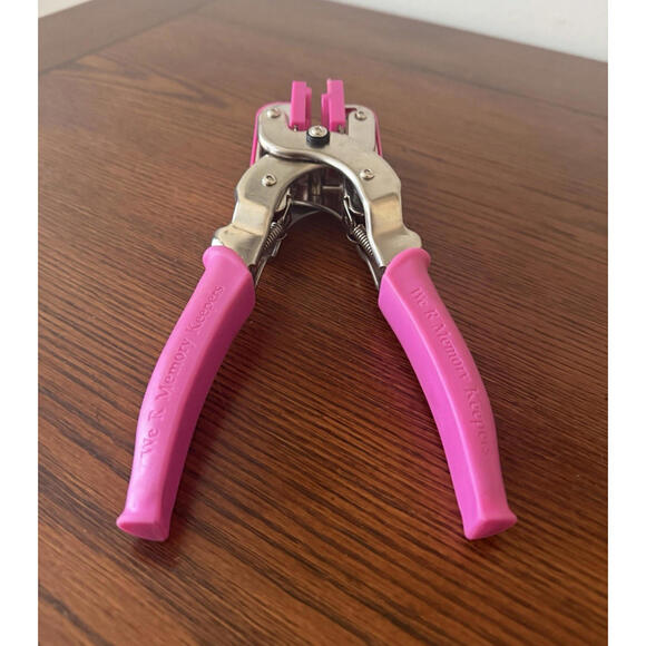 We R Memory Keepers | Office | We R Memory Keepers Cropadile Hole Punch ...
